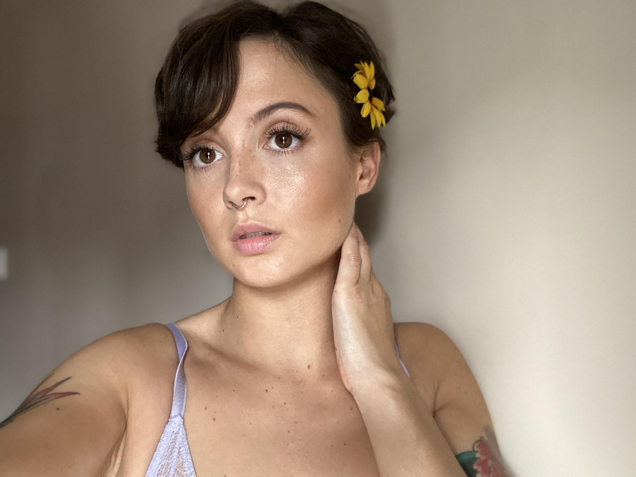 Are you into girls with chest freckles? | Scrolller