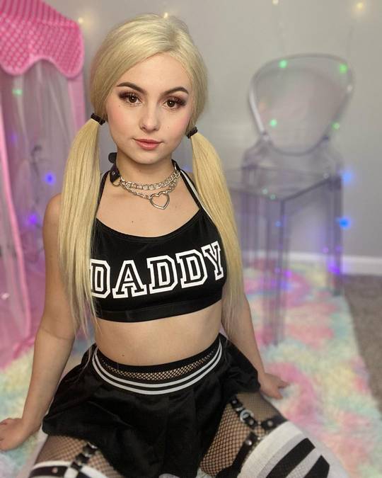 Aria Banks | Scrolller