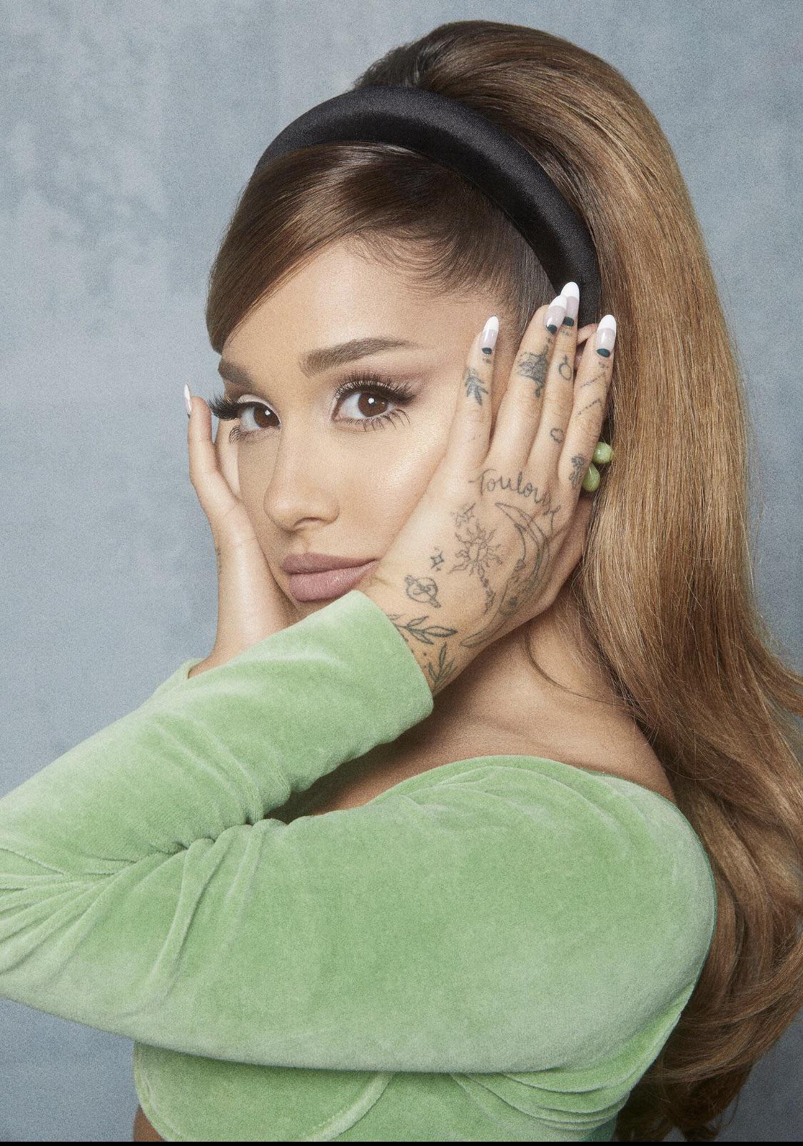 Ariana Grande’s beautiful tatted hands | Scrolller