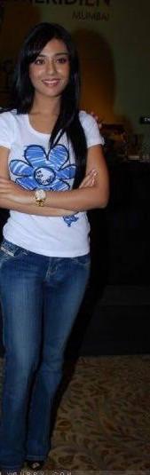 Arms crossed | Scrolller