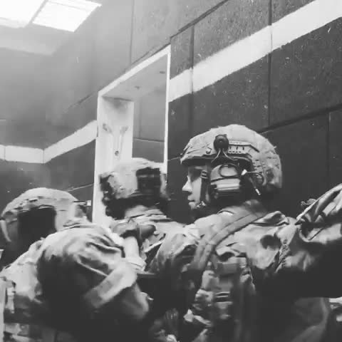 Army Rangers breaching rooms | Scrolller
