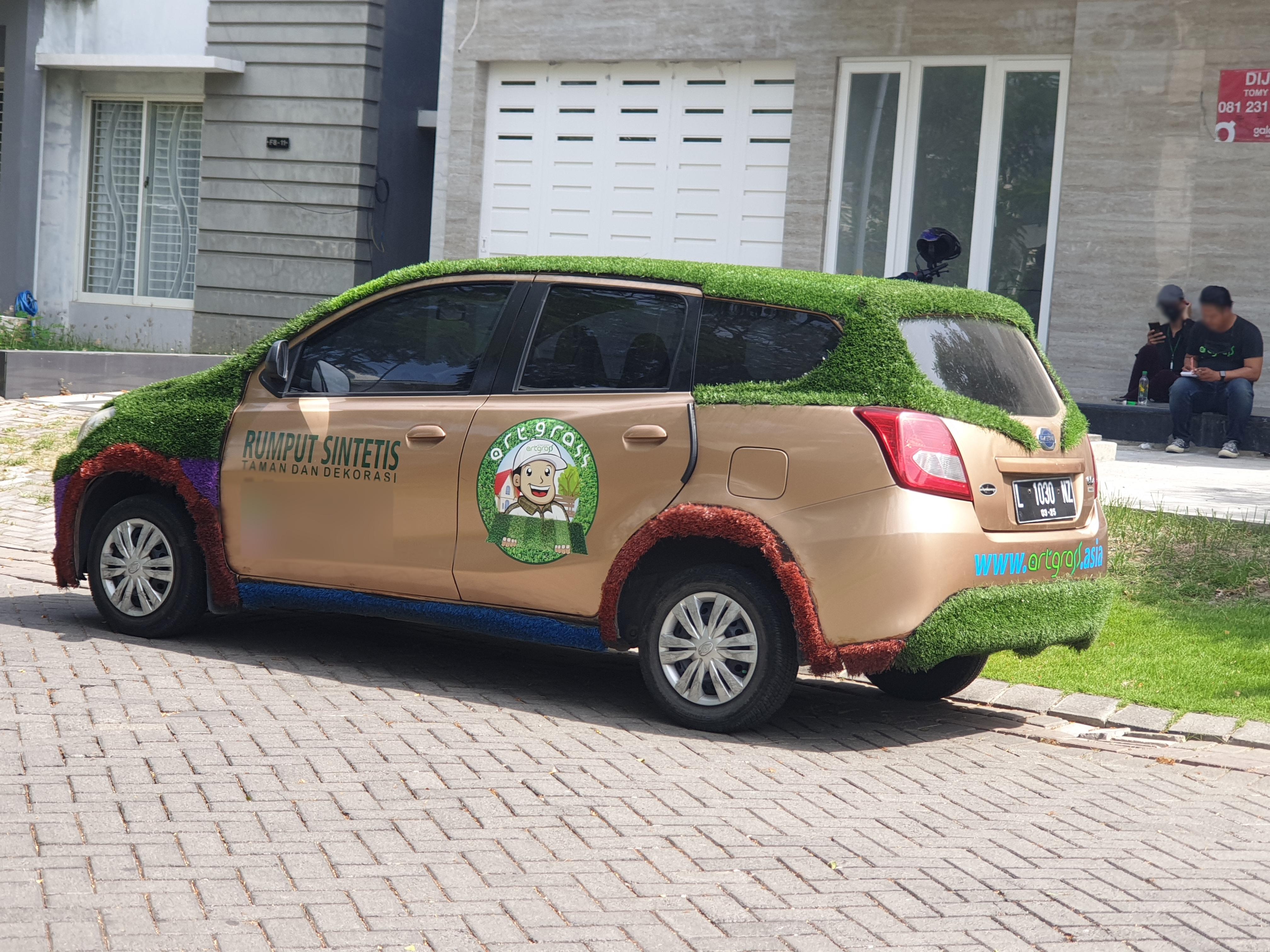 Artificial grass installation service installed artificial grass on their car. | Scrolller