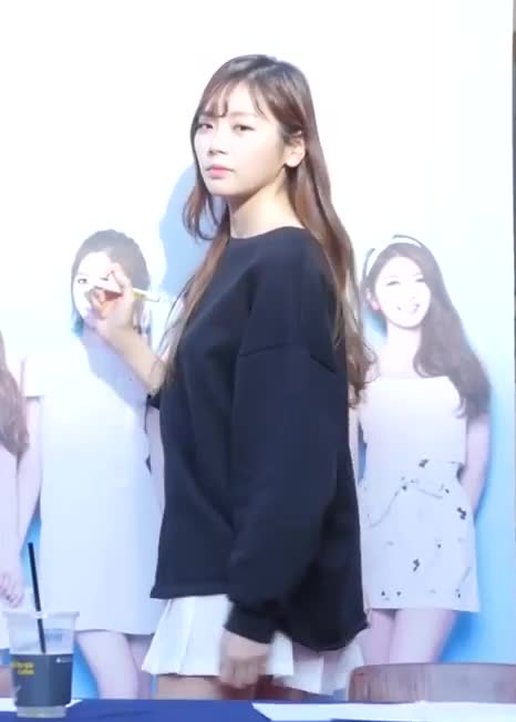 Artist JiU | Scrolller