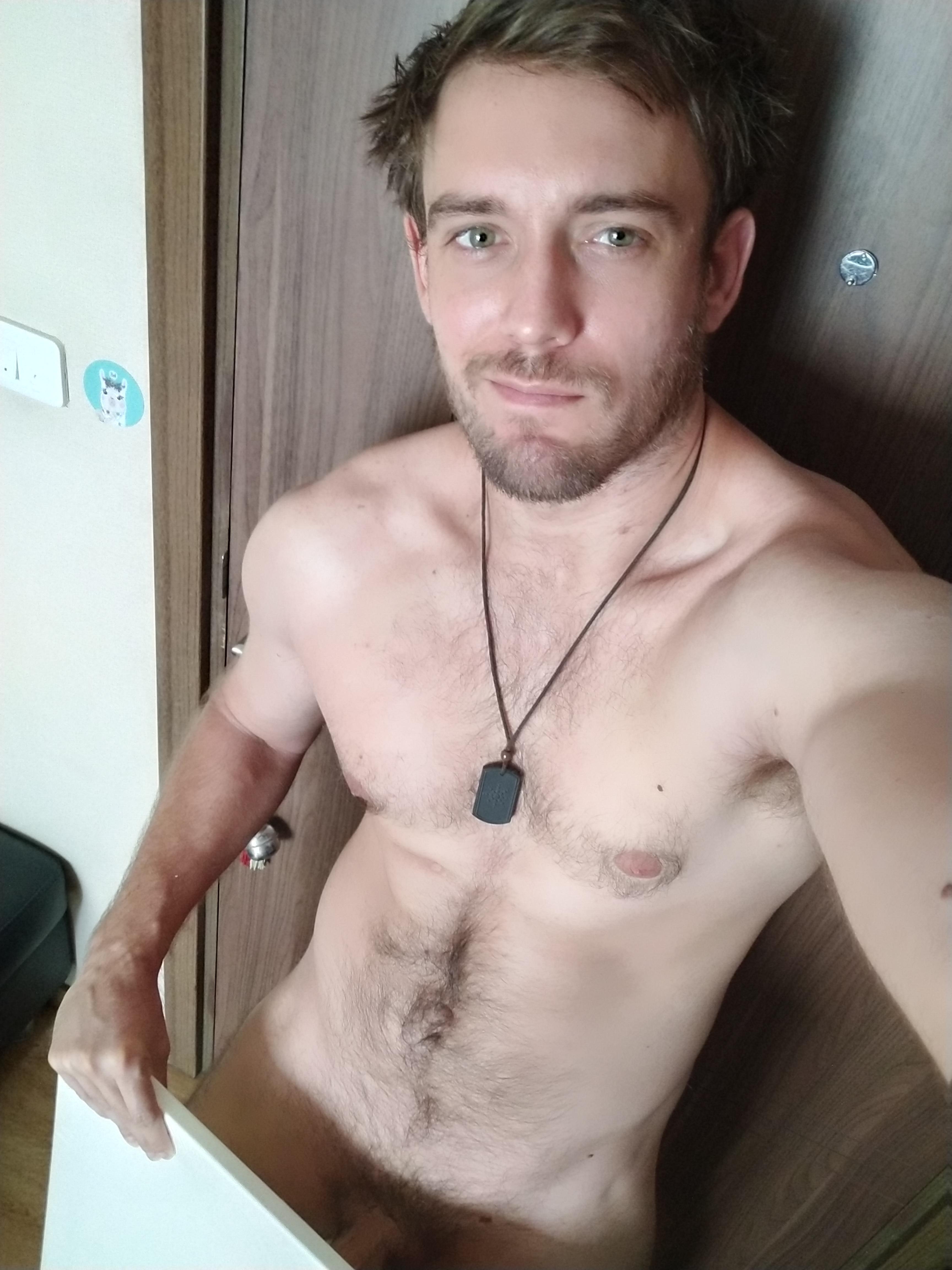 Arty boner 🎨 😁 | Scrolller