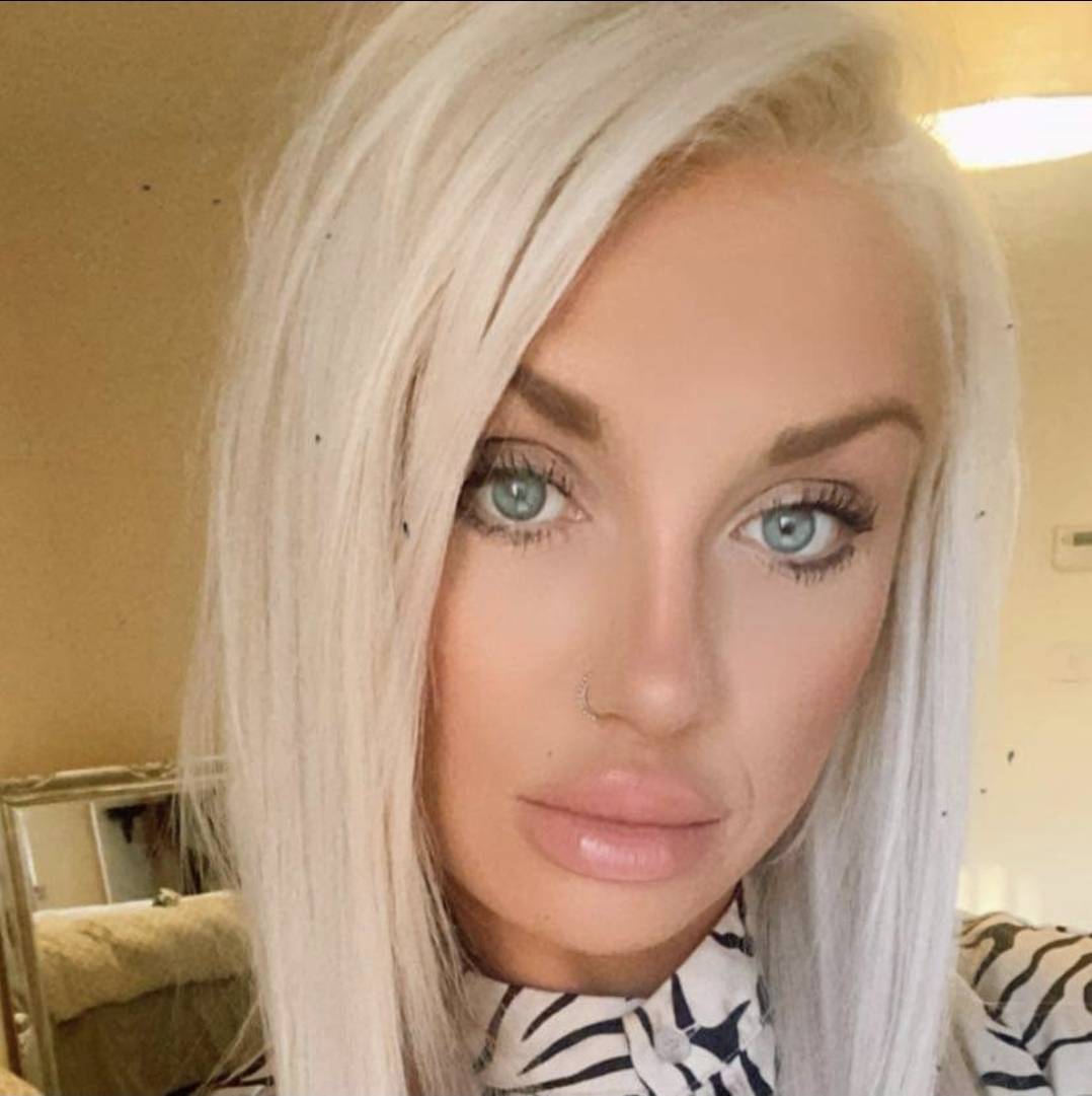 Ashleigh | Scrolller