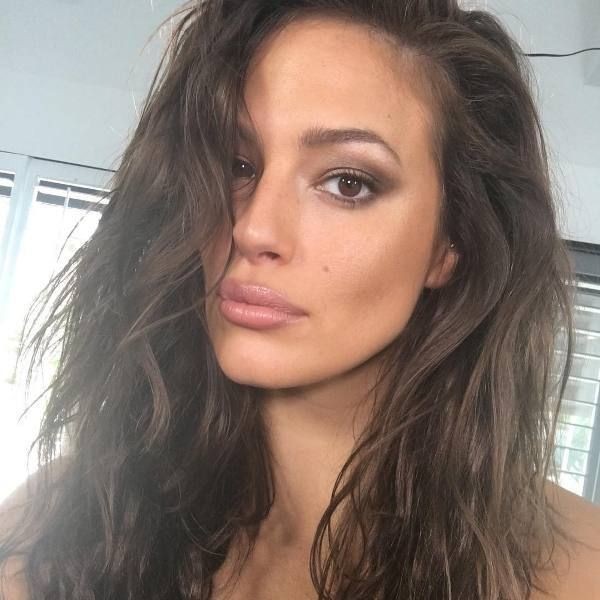 Ashley Graham Scrolller