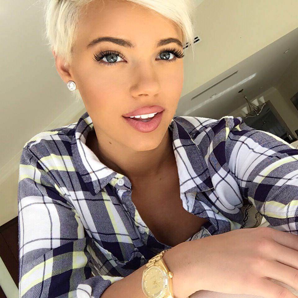 Ashley Martelle | Scrolller