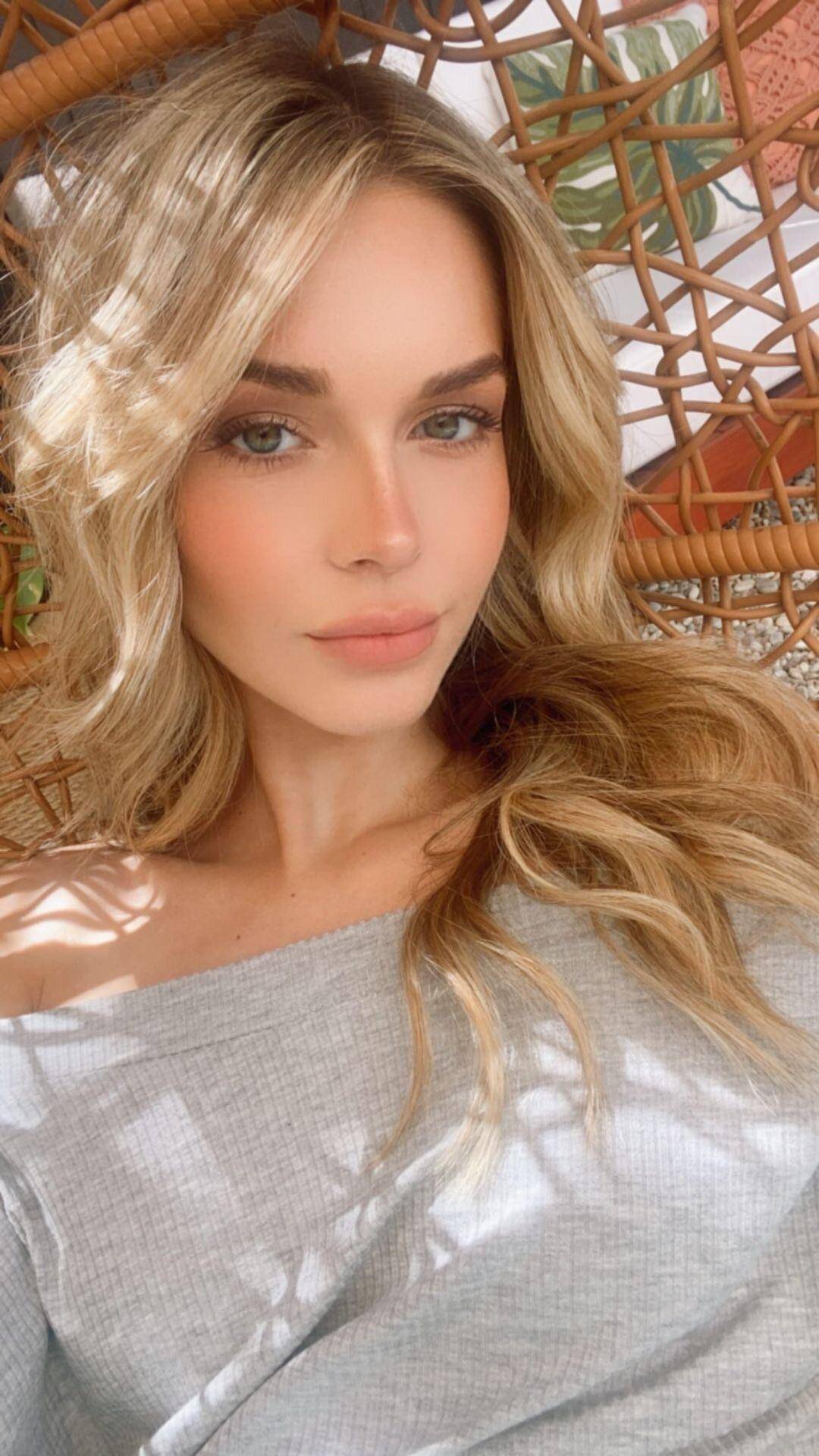 Ashley Thompson | Scrolller