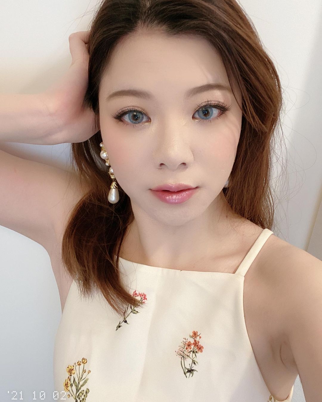 Blue contacts | Scrolller