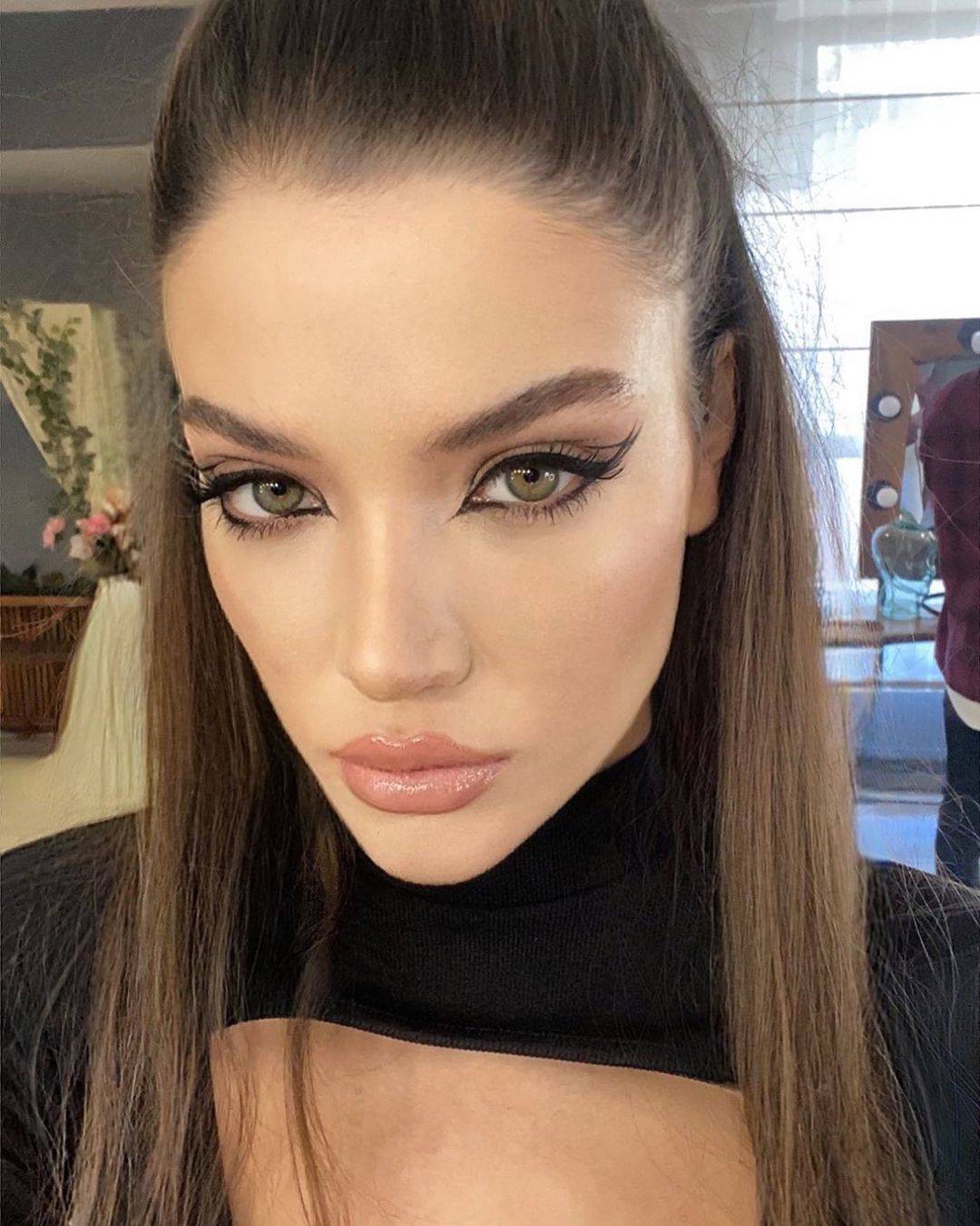 Aslı Severs | Scrolller