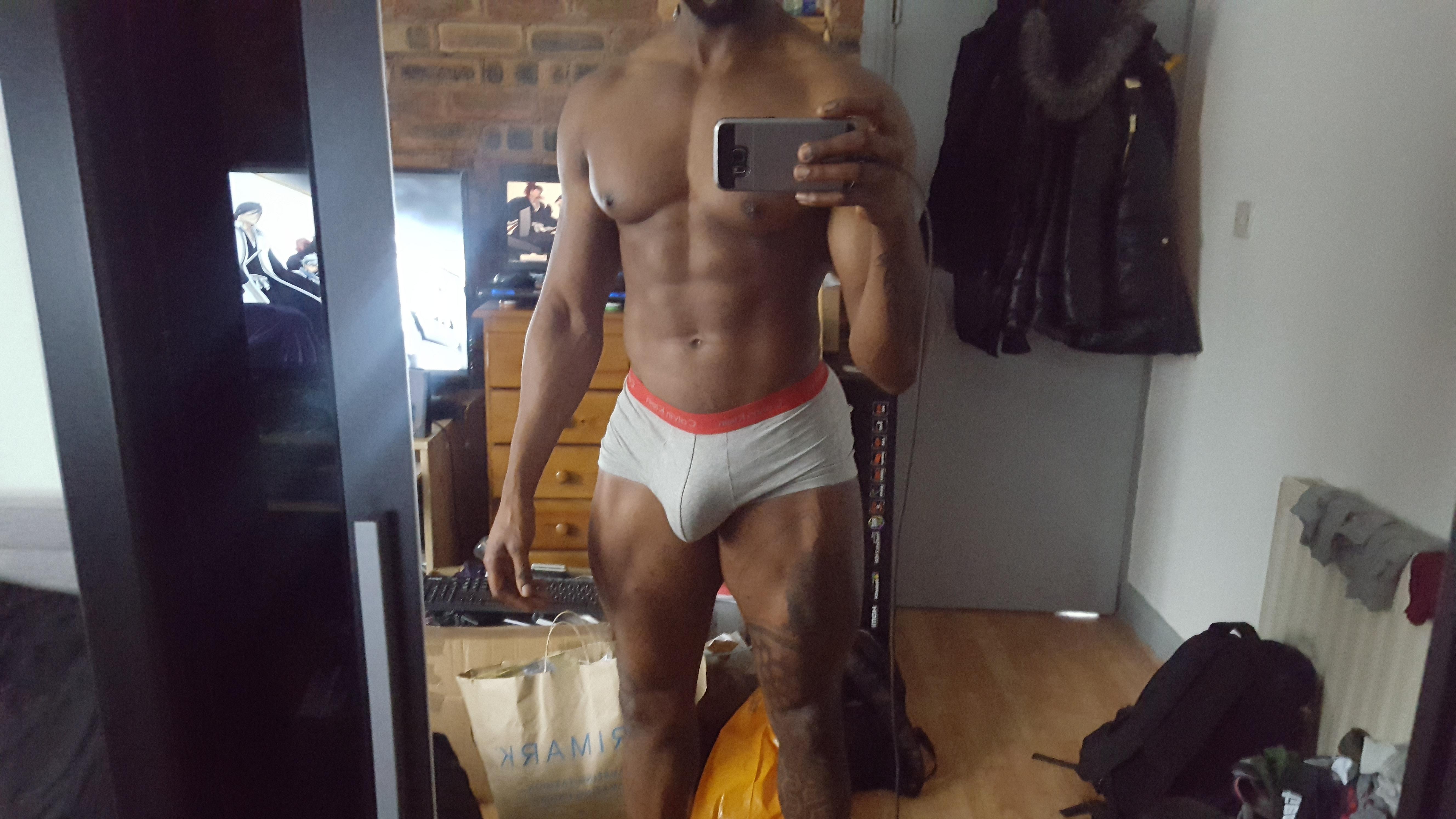 Ass and legs taking too much space | Scrolller