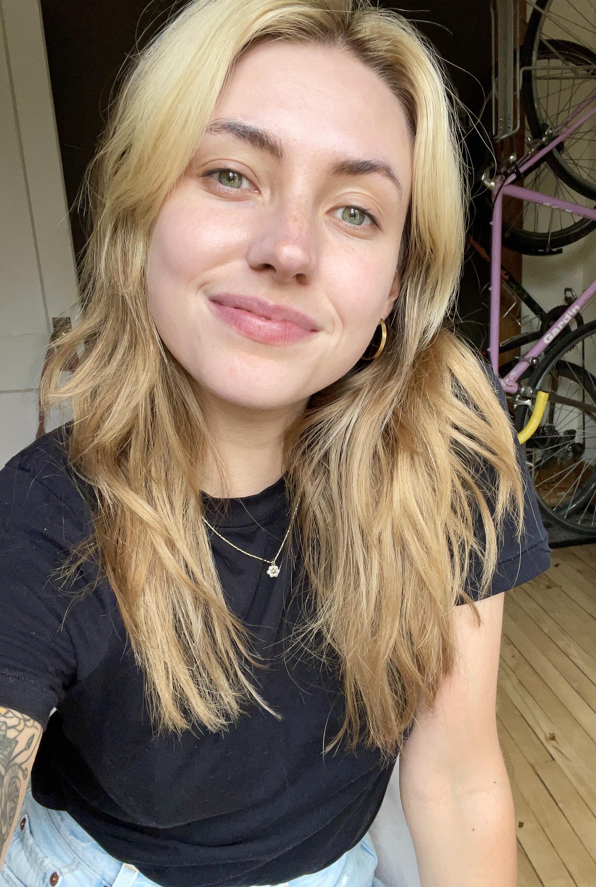 Au natural with some beachy waves. Happy Monday! (25) | Scrolller