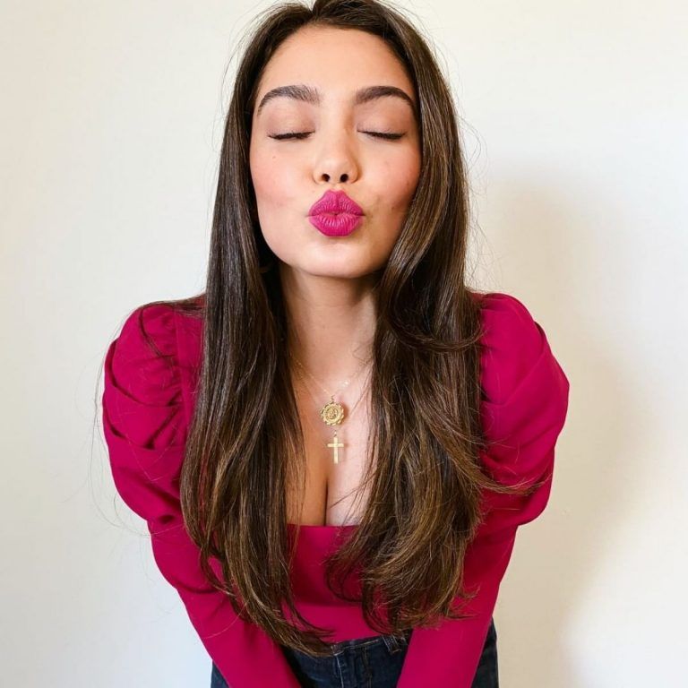 Aulii Cravalho Bending Over Scrolller 7159