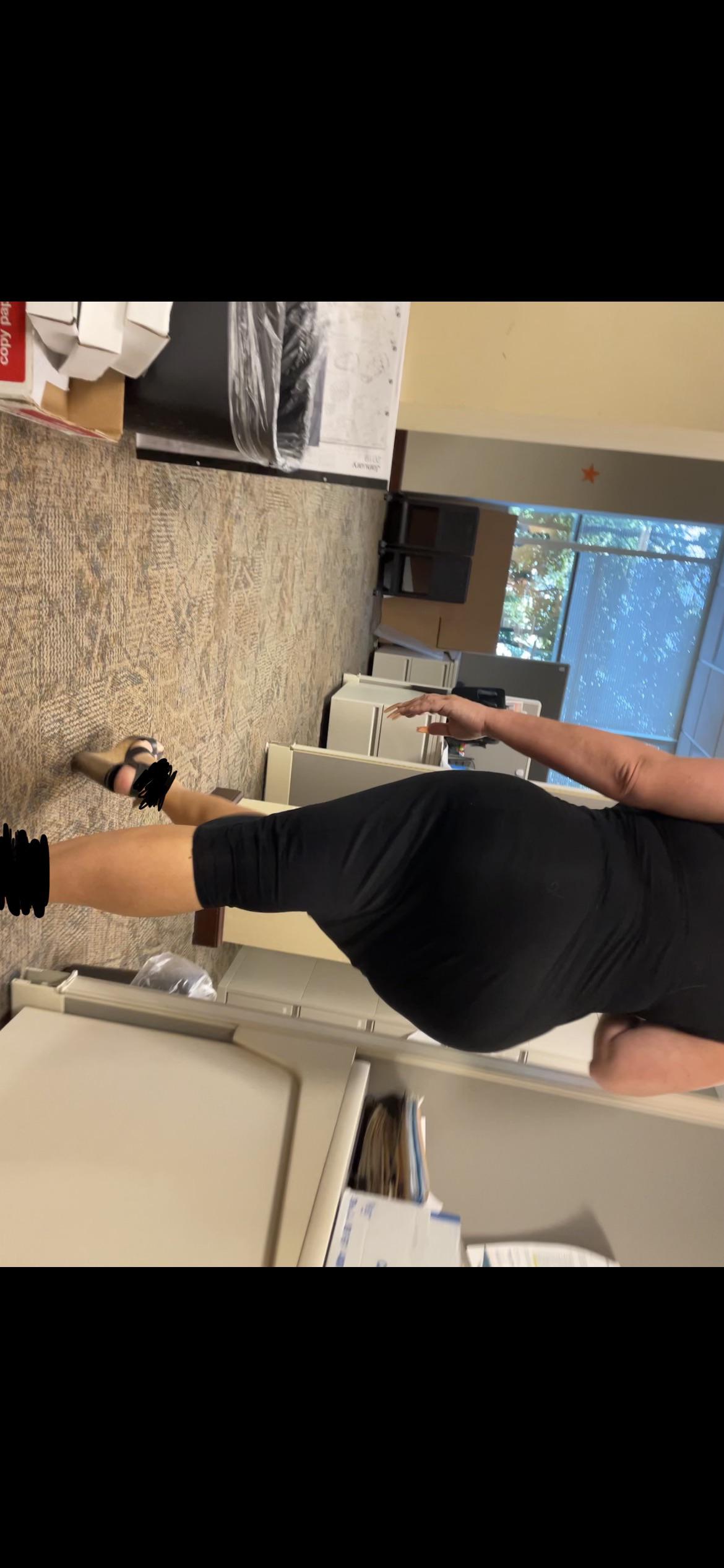 46 y/o Aunt @ work | Scrolller