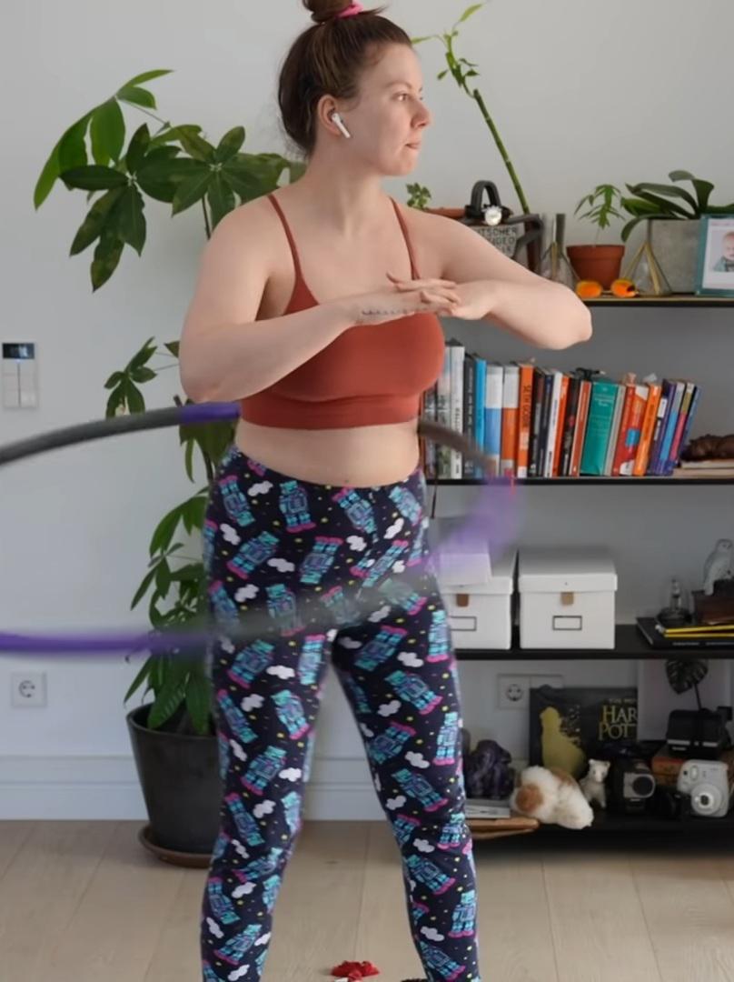 Aus dem Hula Hoop Video | Scrolller