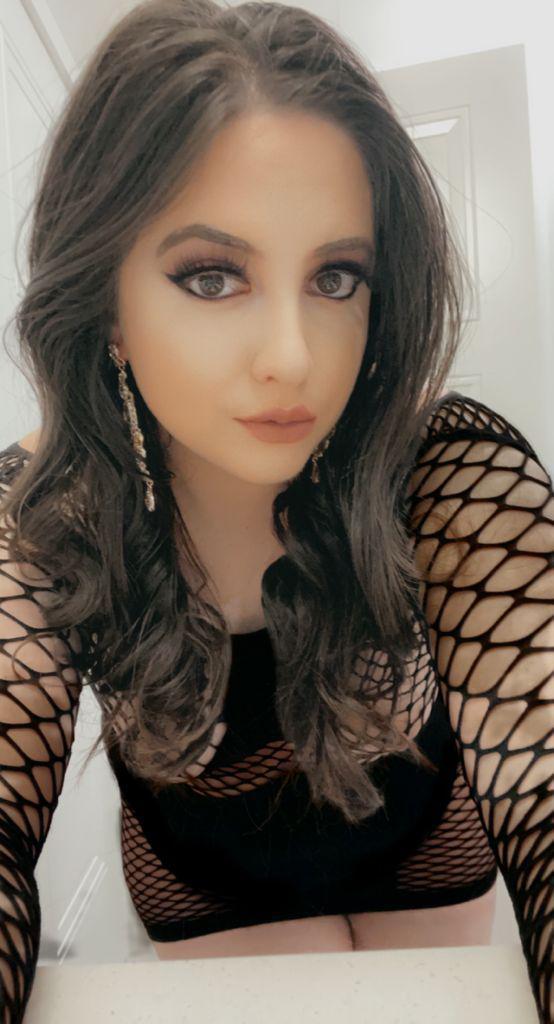 Ava Hadley | Scrolller