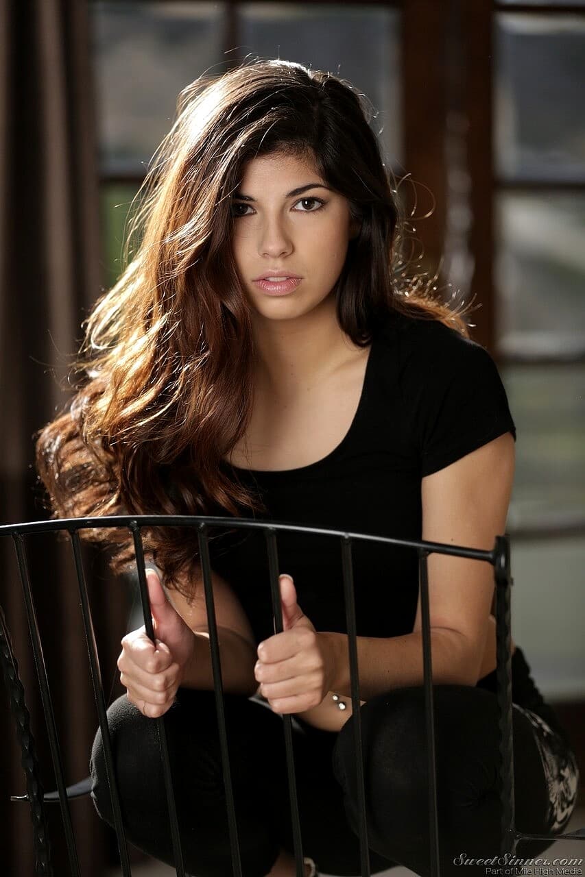 Ava Taylor | Scrolller