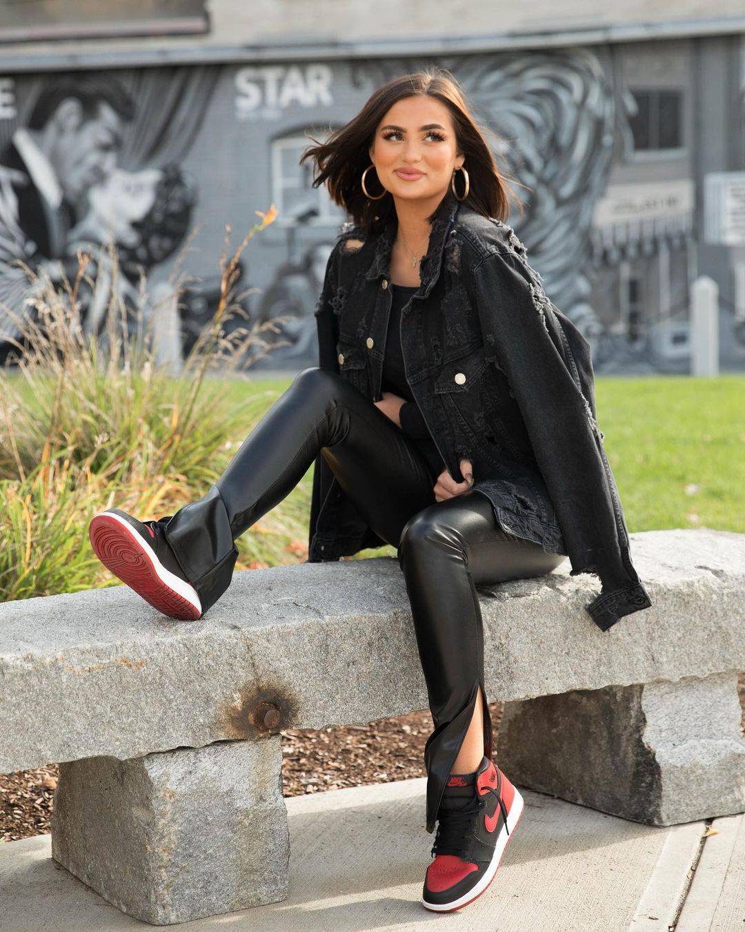 Ava Thompson | Scrolller