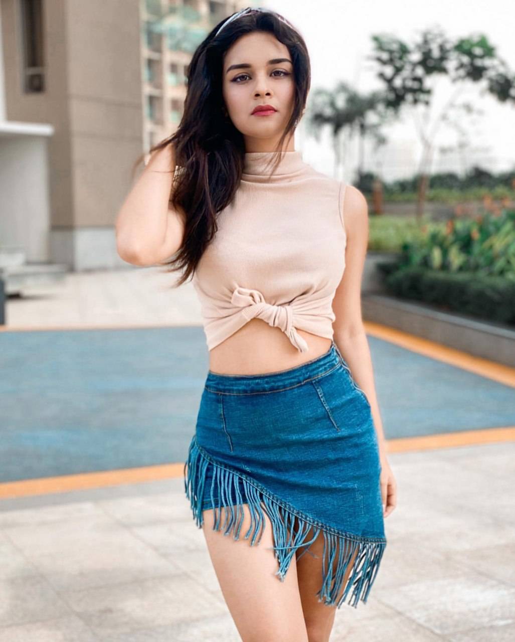 Avneet Kaur Decent Pics 😍 | Scrolller