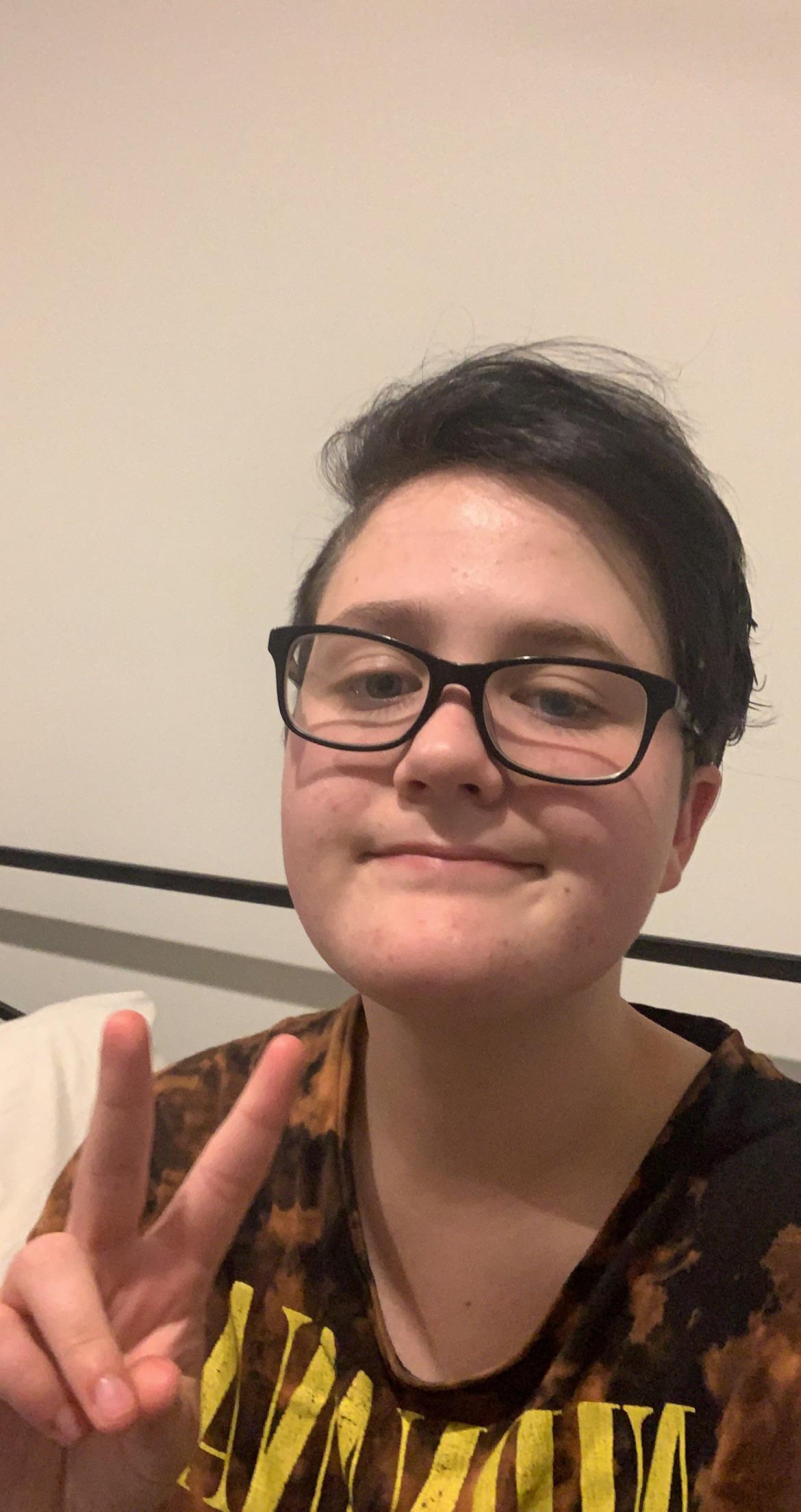 awkward selfie but how do you read me? | Scrolller