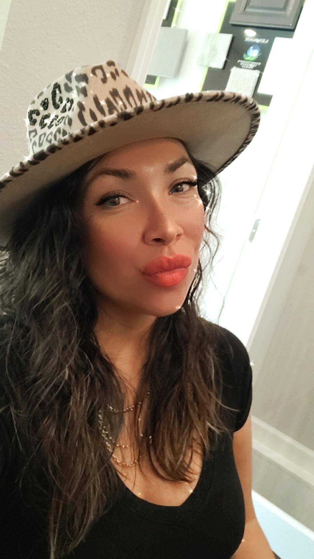 Azteca/ Danish/ Spaniard pucker up buttercup 😘 | Scrolller