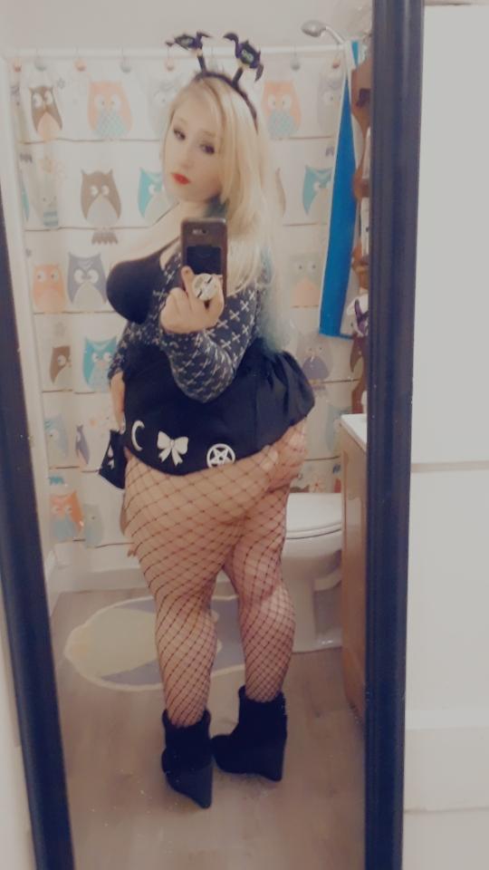 I submit to daddy’s 10in balls deep | Scrolller