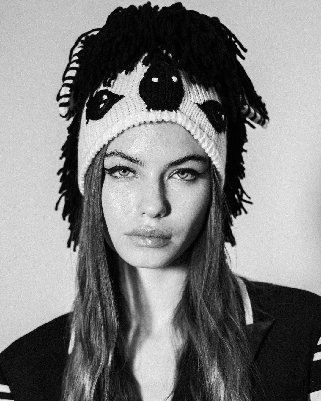 B/W portrait | Scrolller