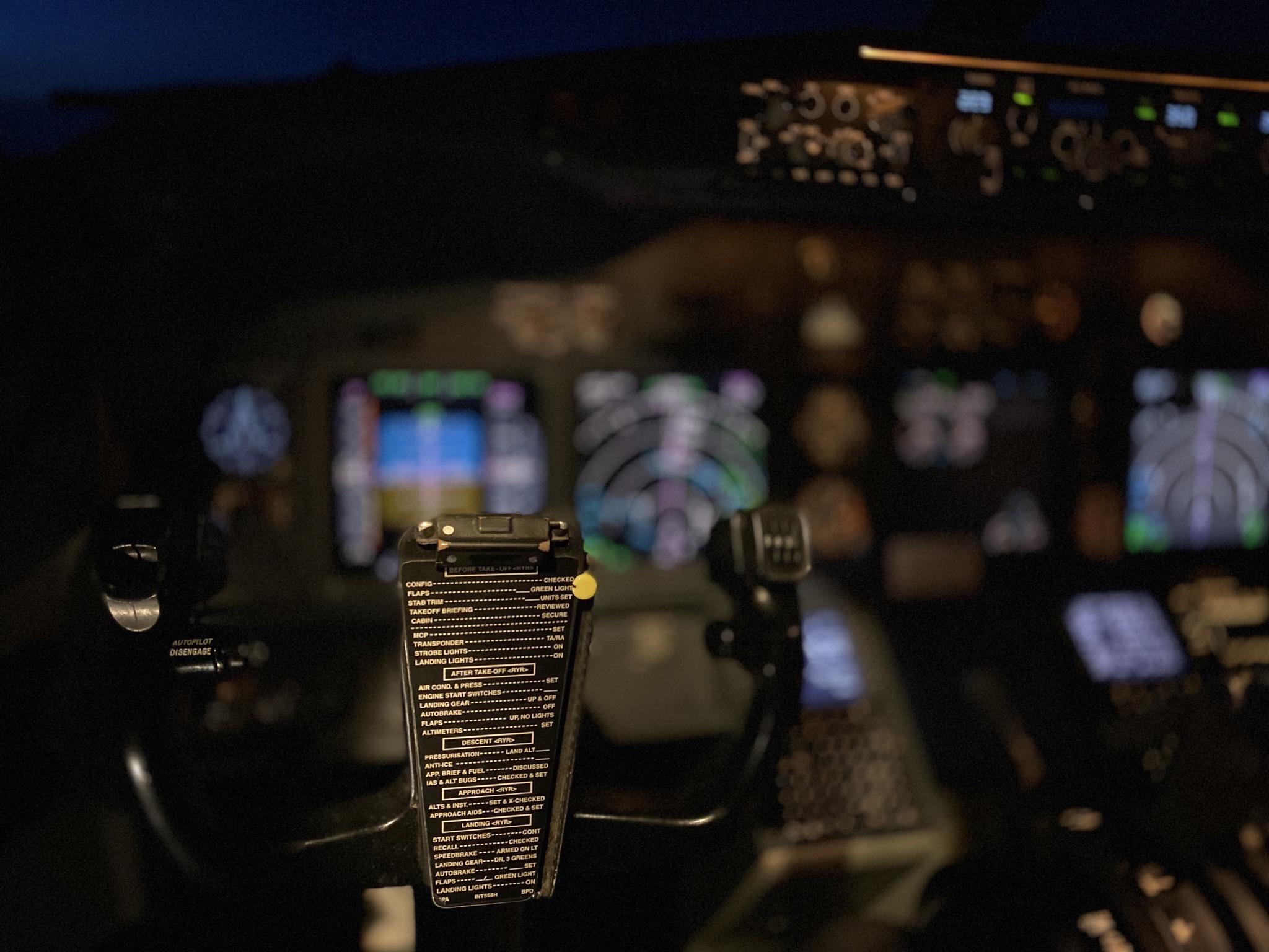 B737NG Cockpit | Scrolller