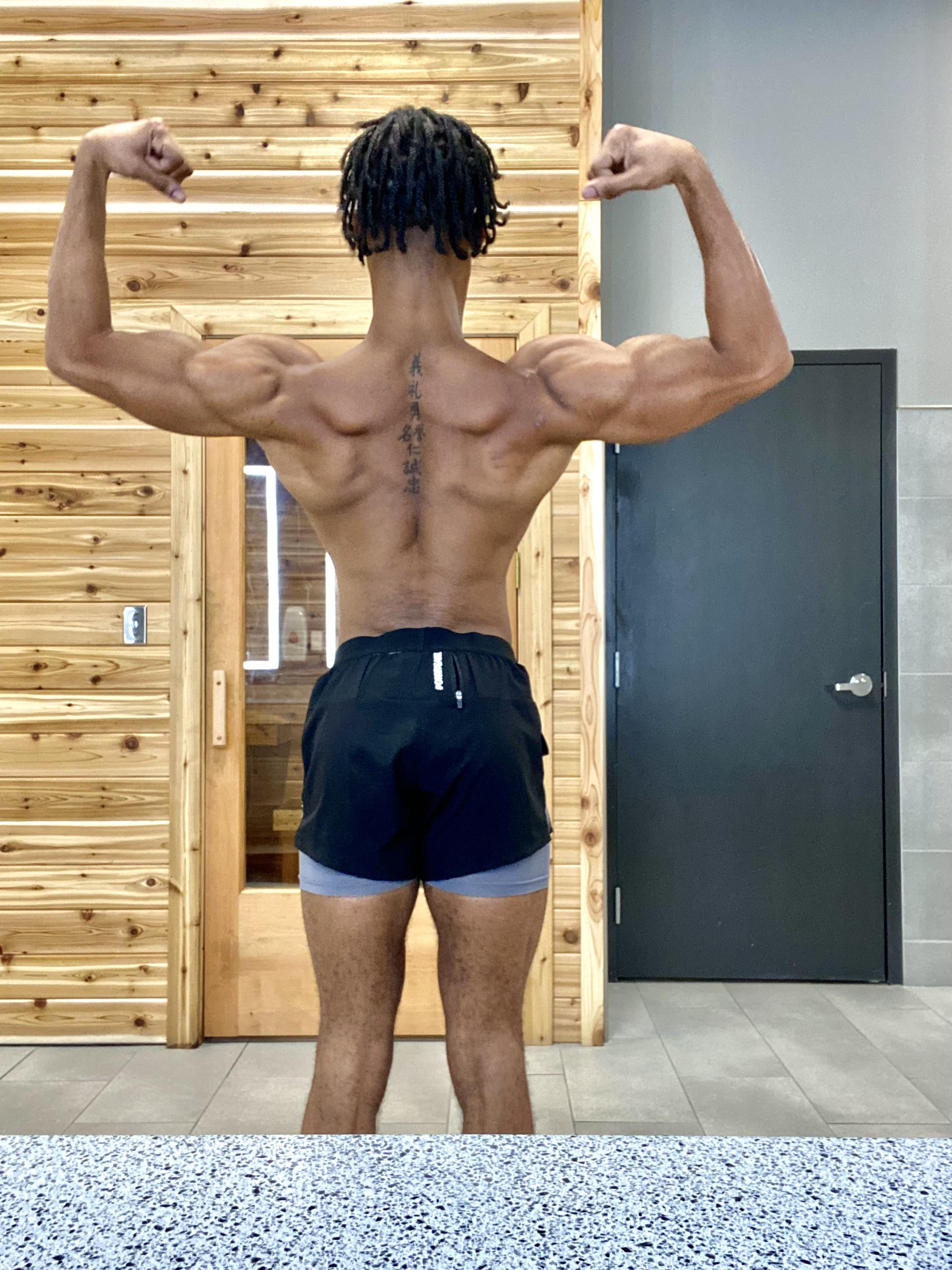 Back double biceps 6’2 177lbs strictly weighted pull up variations. | Scrolller