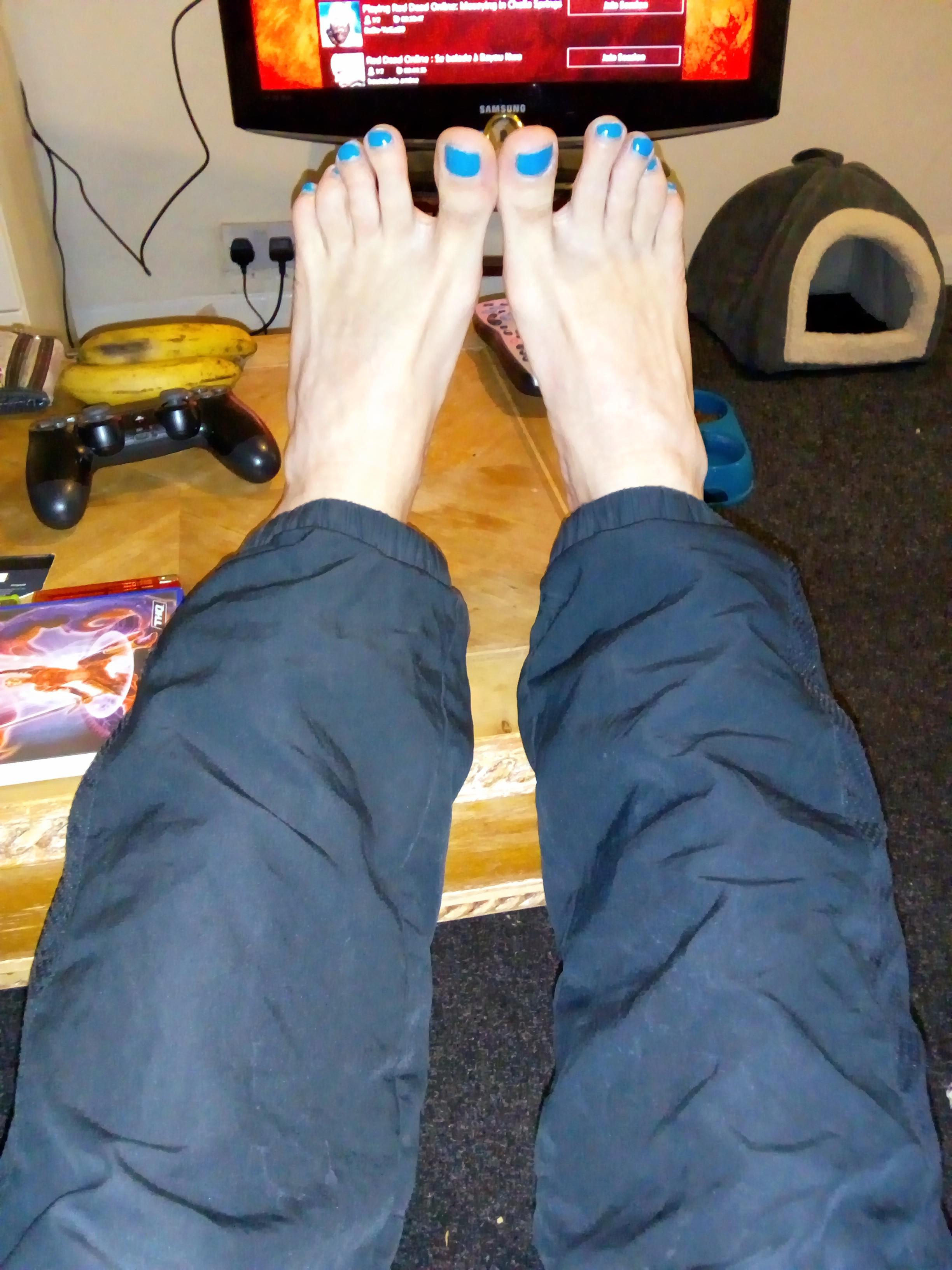 Back from work feet 😫😫👣😄😝 | Scrolller