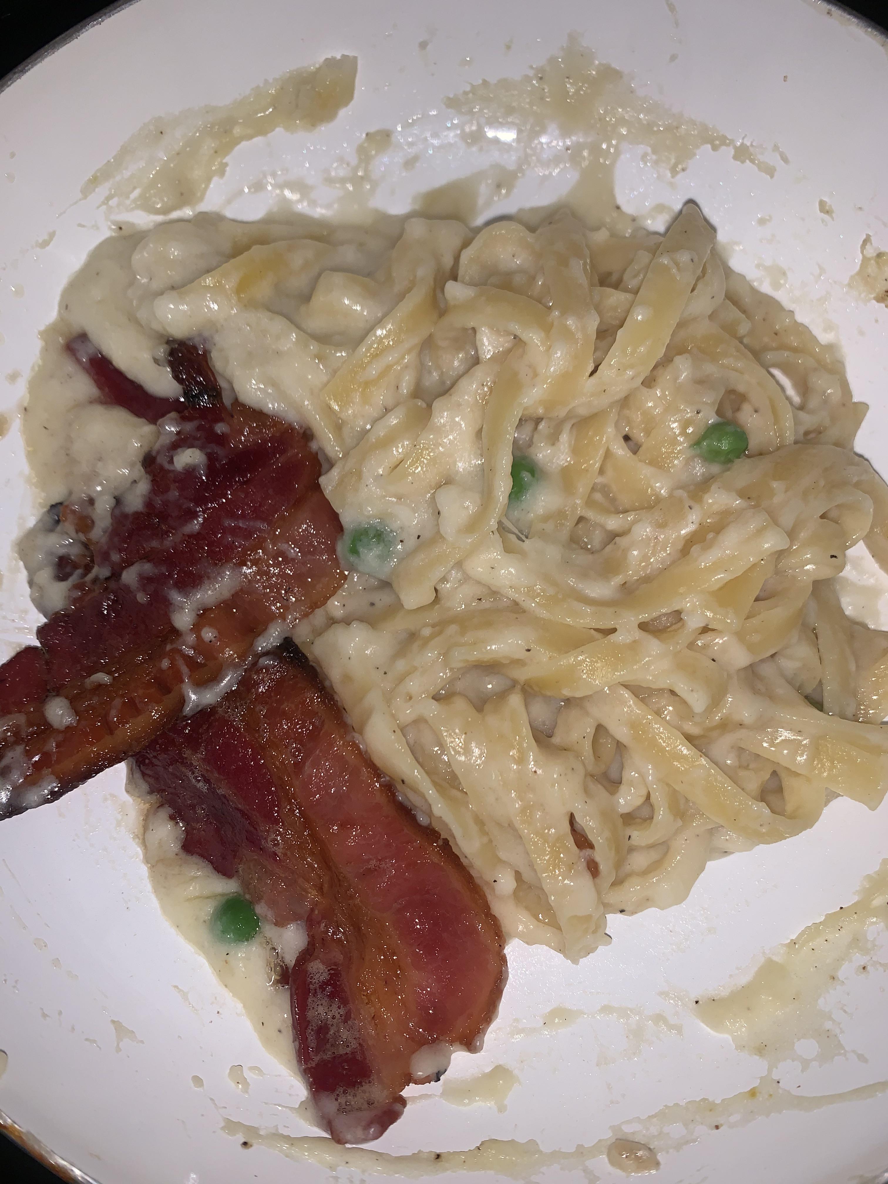 Bacon and Alfredo with peas | Scrolller