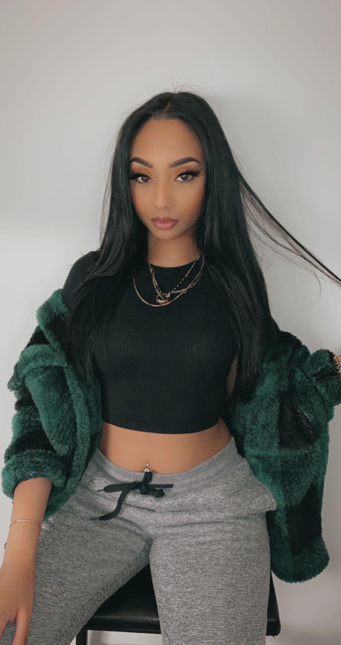 Bad girl posing as a good girl ️ | Scrolller