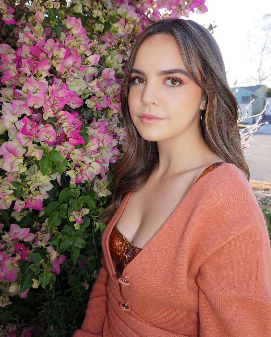 Bailee Madison | Scrolller
