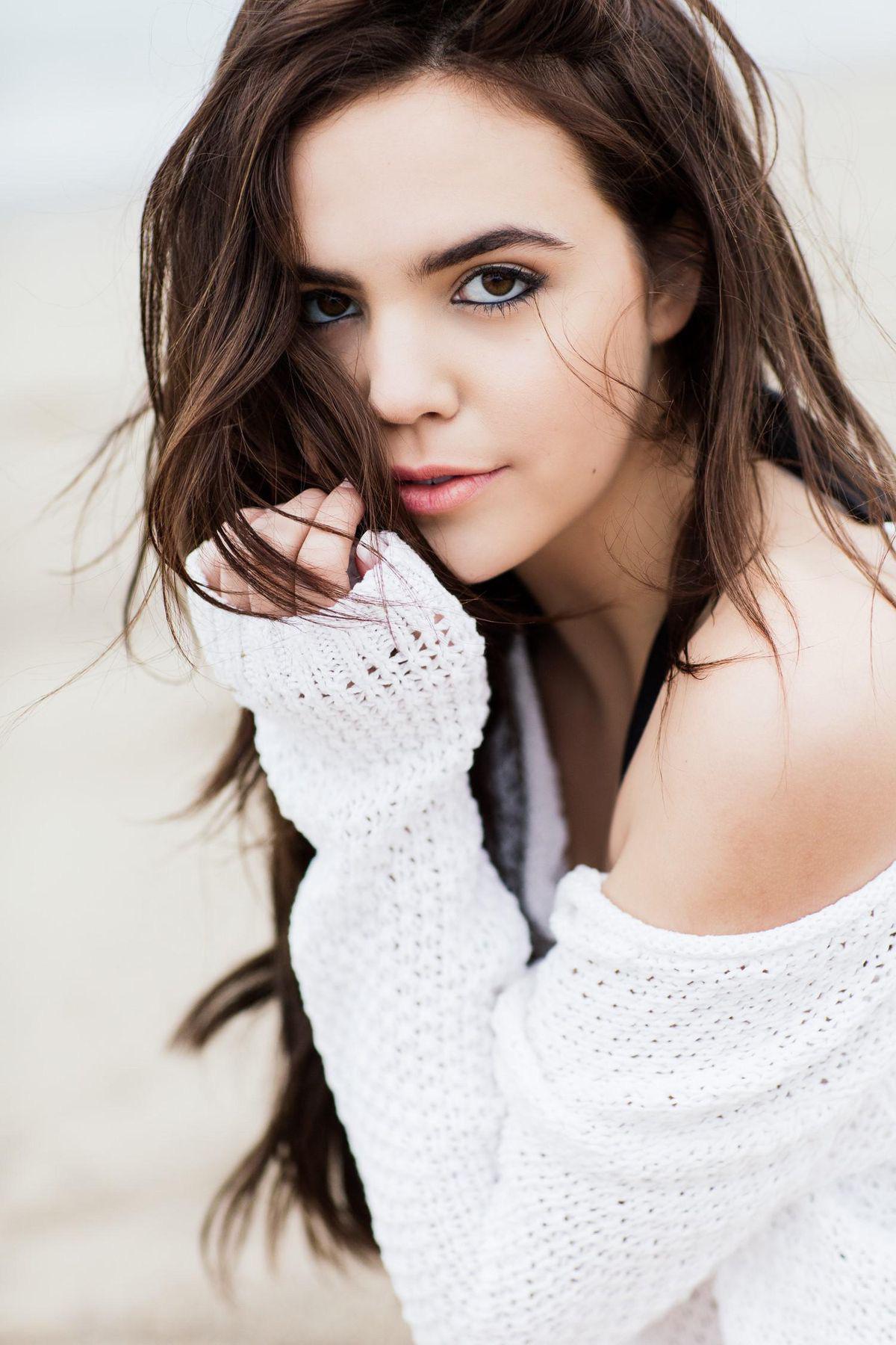 Bailee Madison | Scrolller