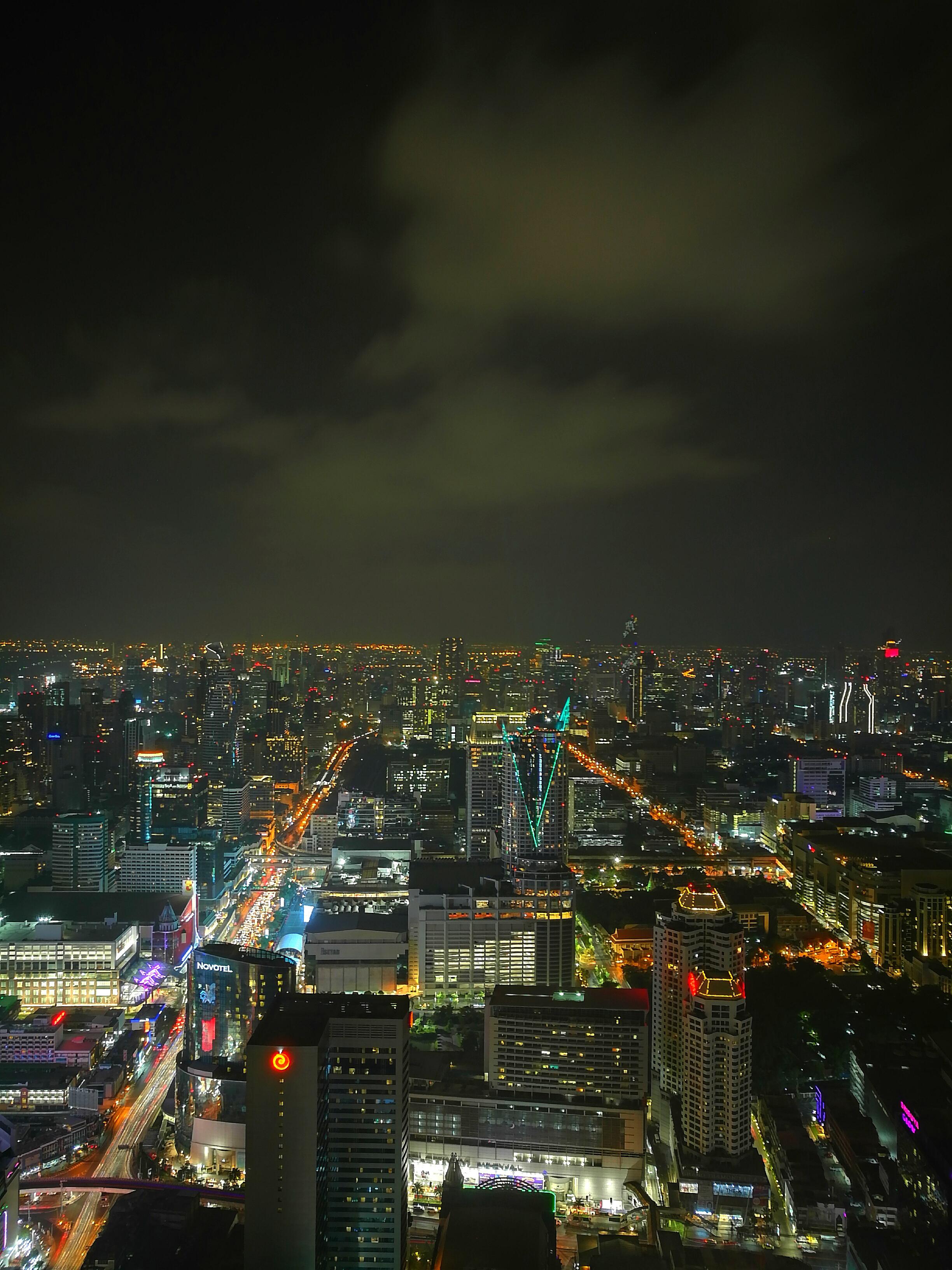 Bangkok at night - Honor 8 | Scrolller