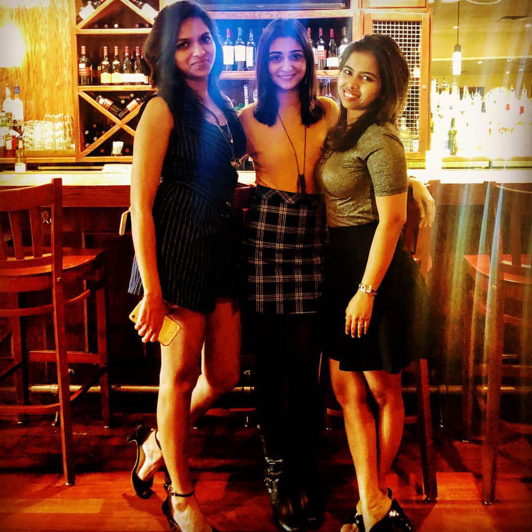 Bar girls | Scrolller