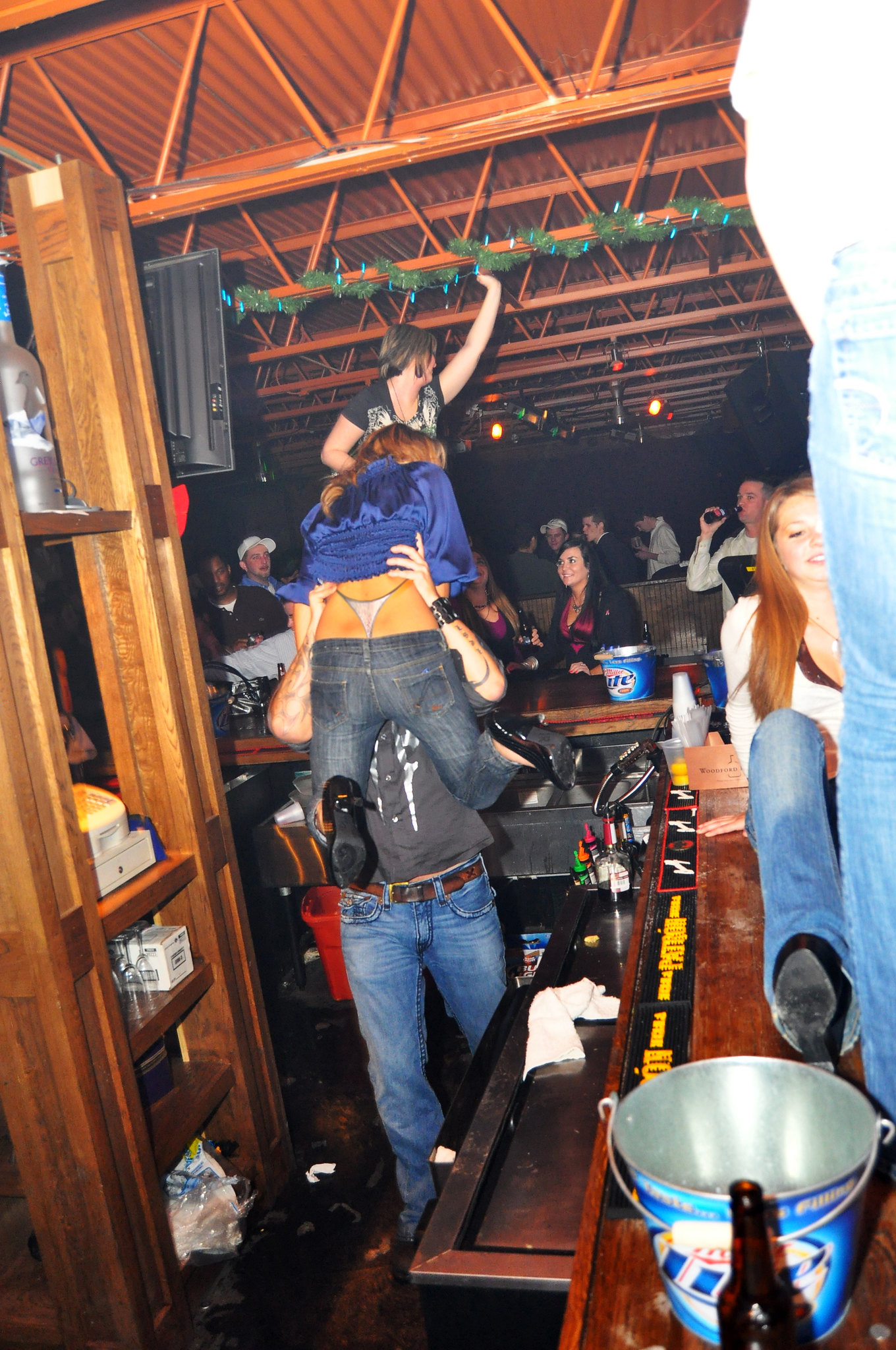 Bar Wedgie | Scrolller