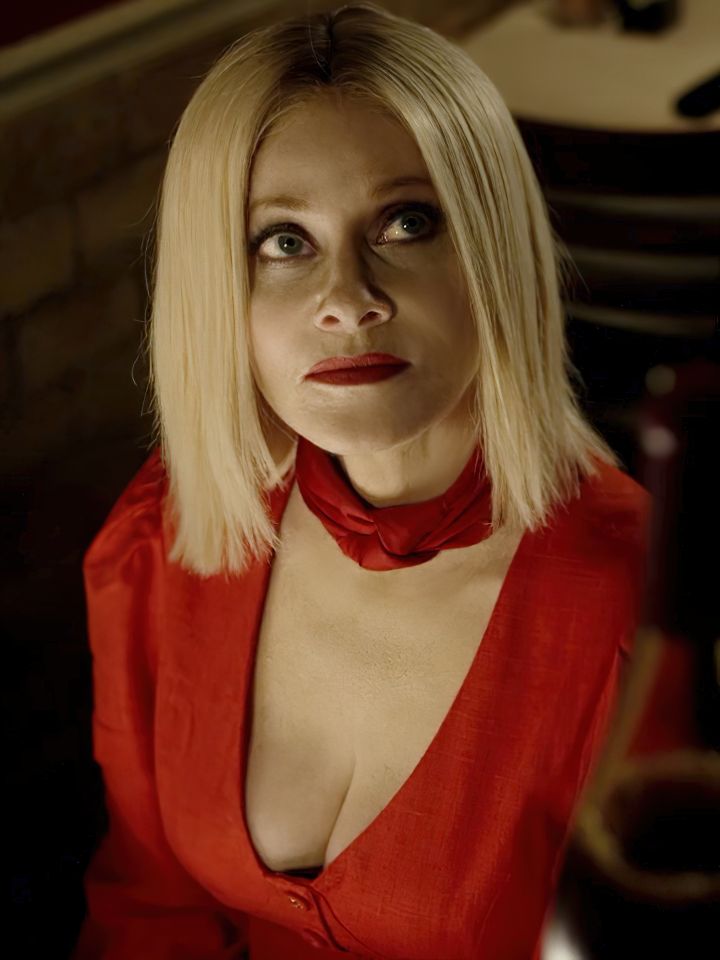 Barbara Crampton | Scrolller