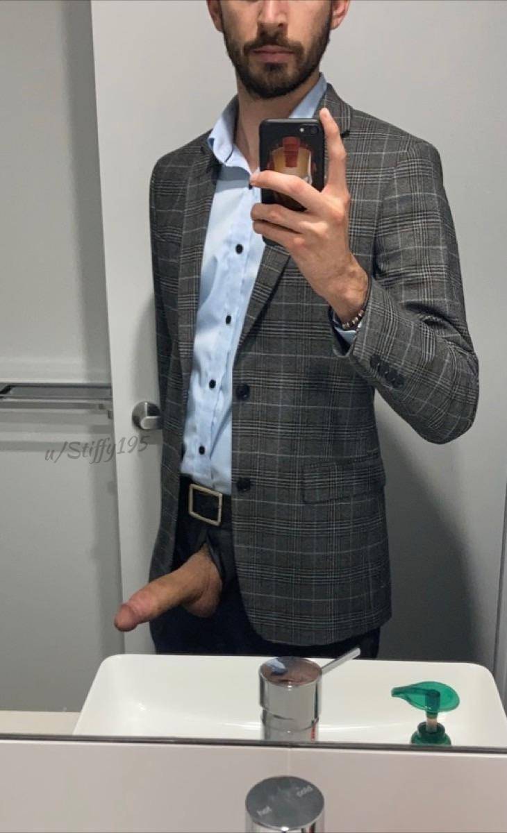 Barely fit through the fly! 😂 | Scrolller