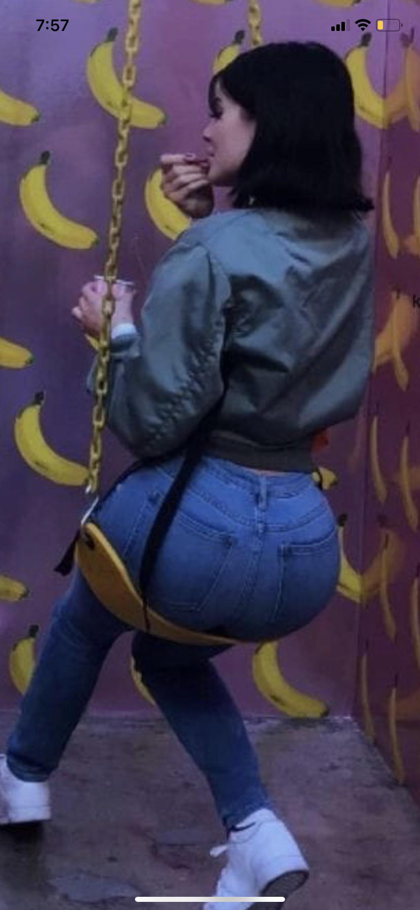 Barely fits in the swing | Scrolller