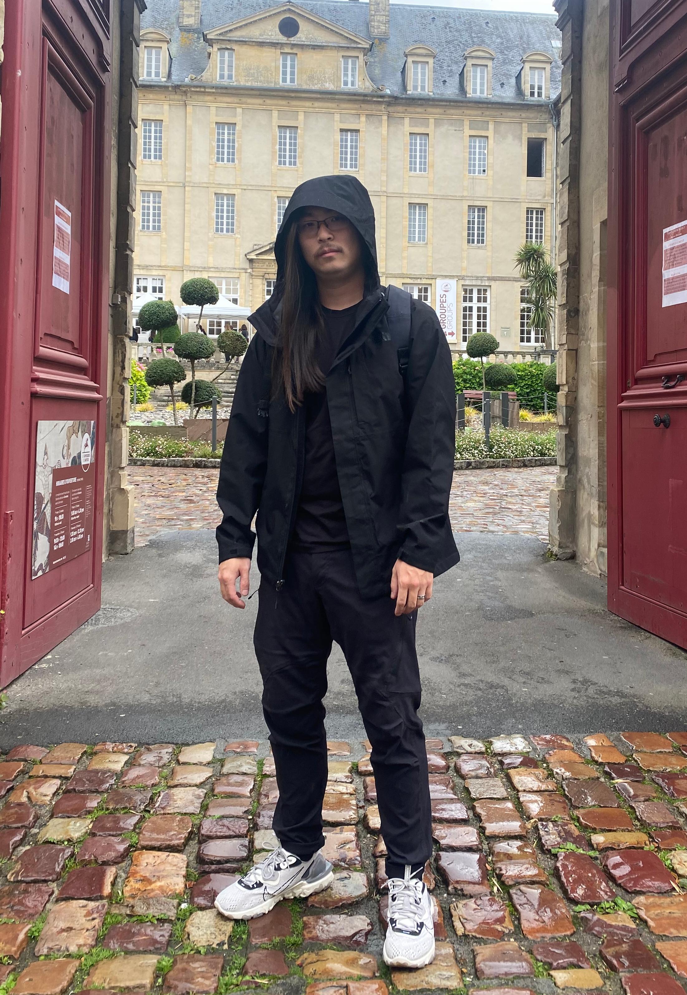 Basic Black for Bayeux | Scrolller