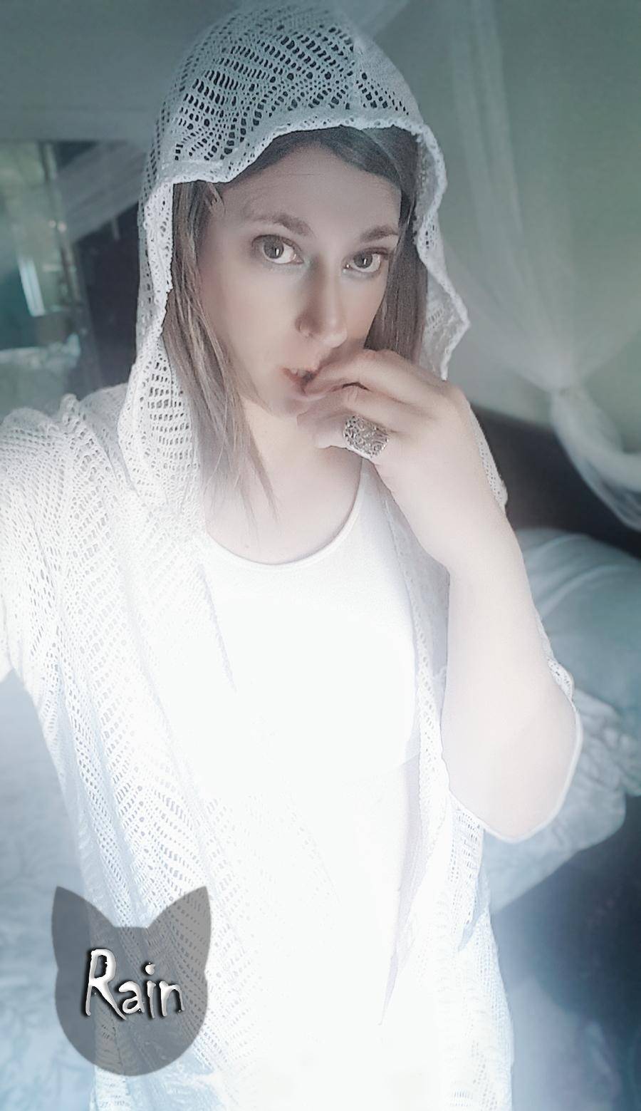 Bathing in light | Scrolller