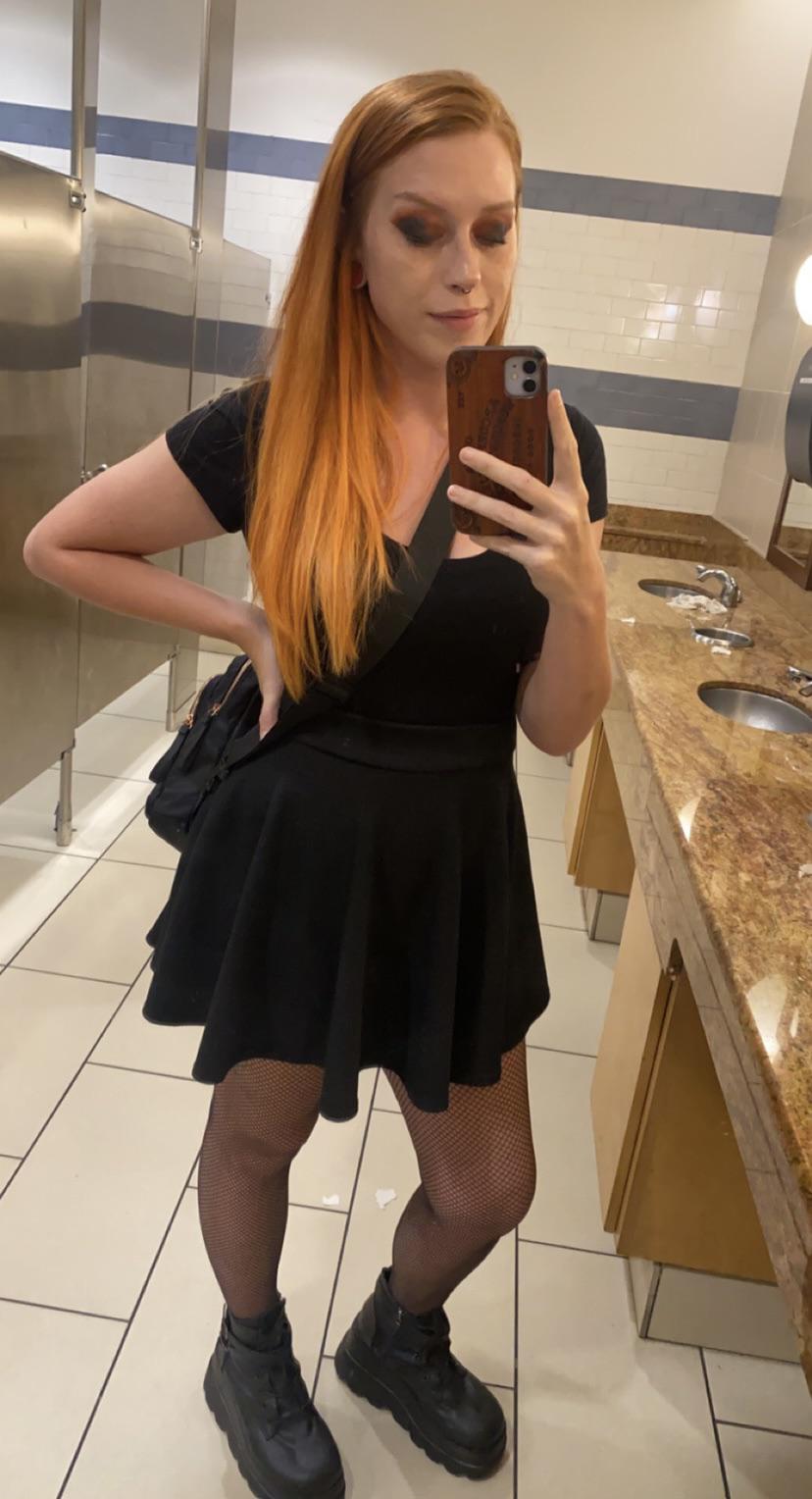 Bathroom Selfie 😋 Scrolller