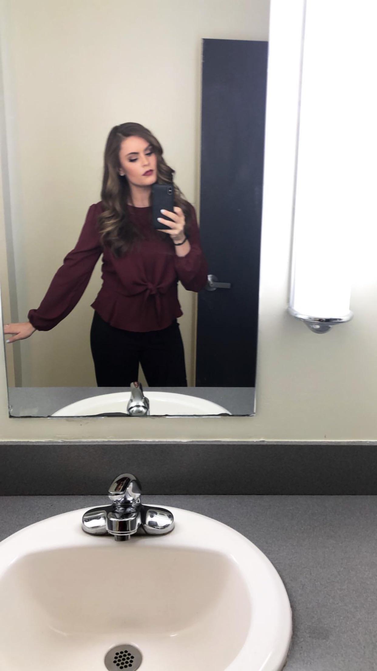 Bathroom selfie | Scrolller