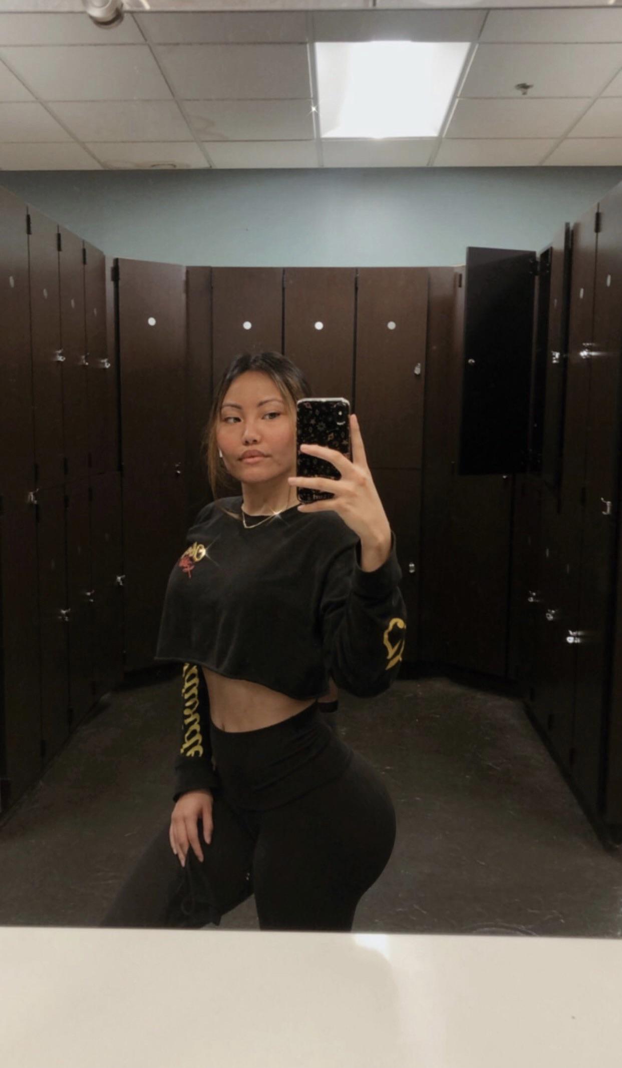 Be my spotter when I do squats? | Scrolller