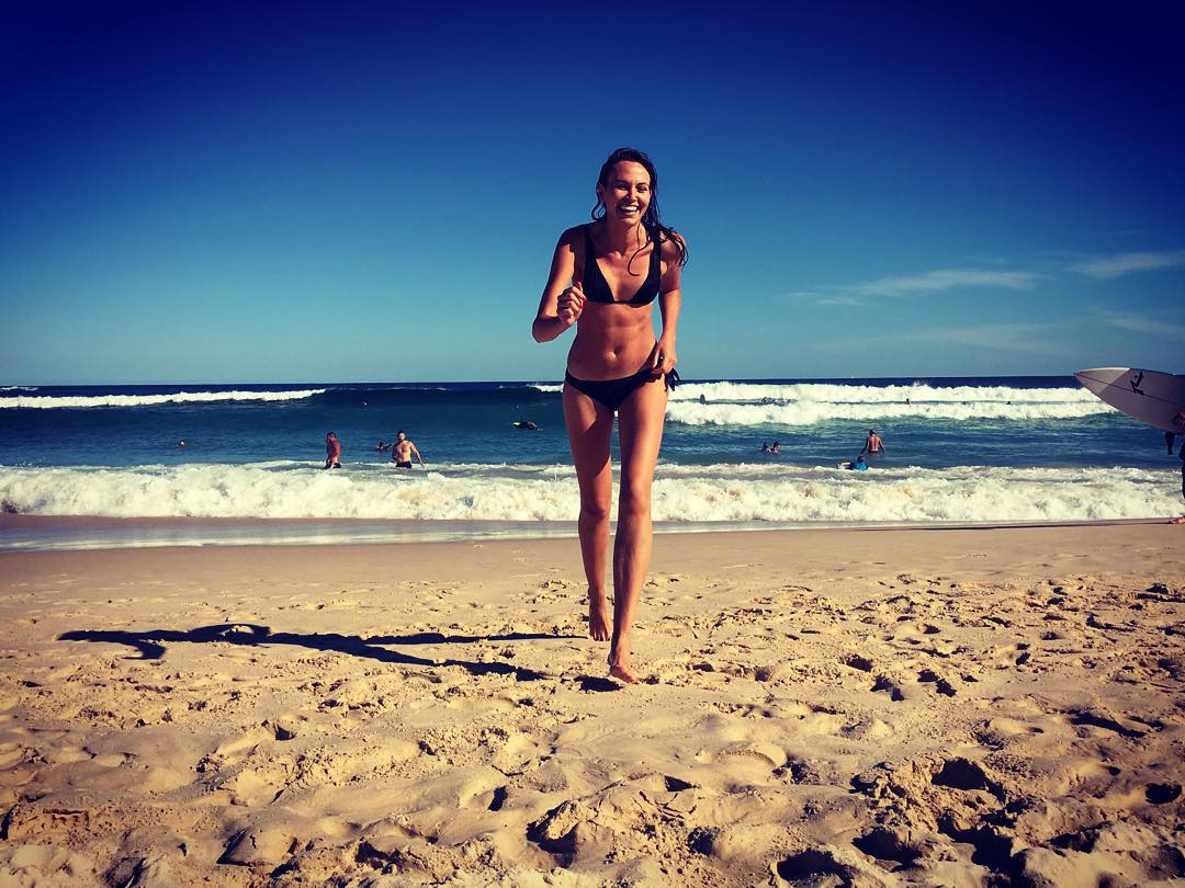 Beach abs | Scrolller