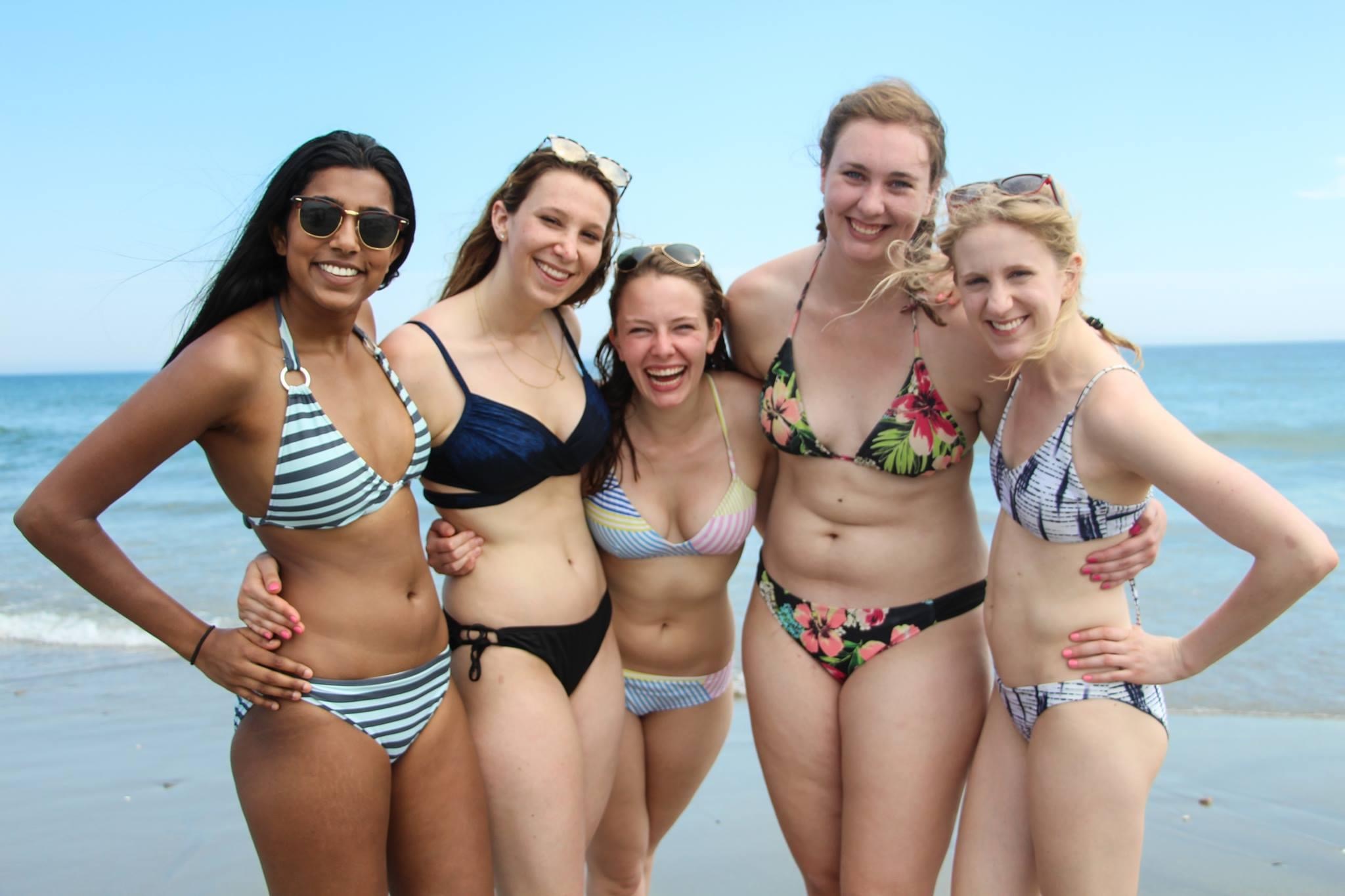 Beach Gals [5] | Scrolller