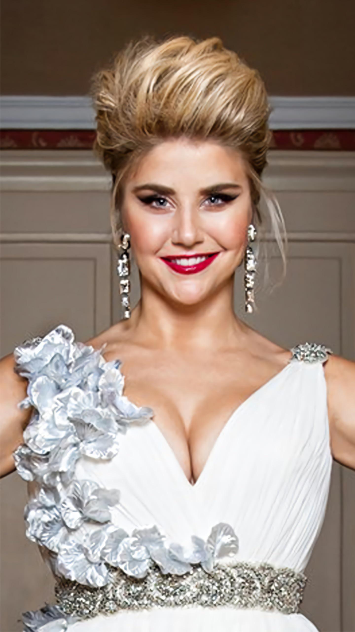 Beatrice Egli wouldn‘t say ‚No‘ to Face and Titfucks. | Scrolller