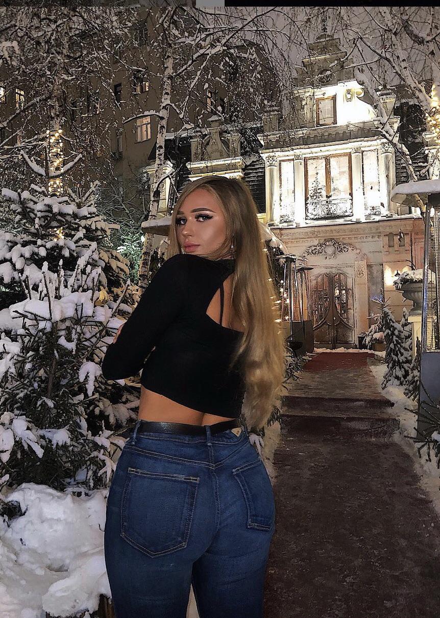 Beautiful blonde :) | Scrolller