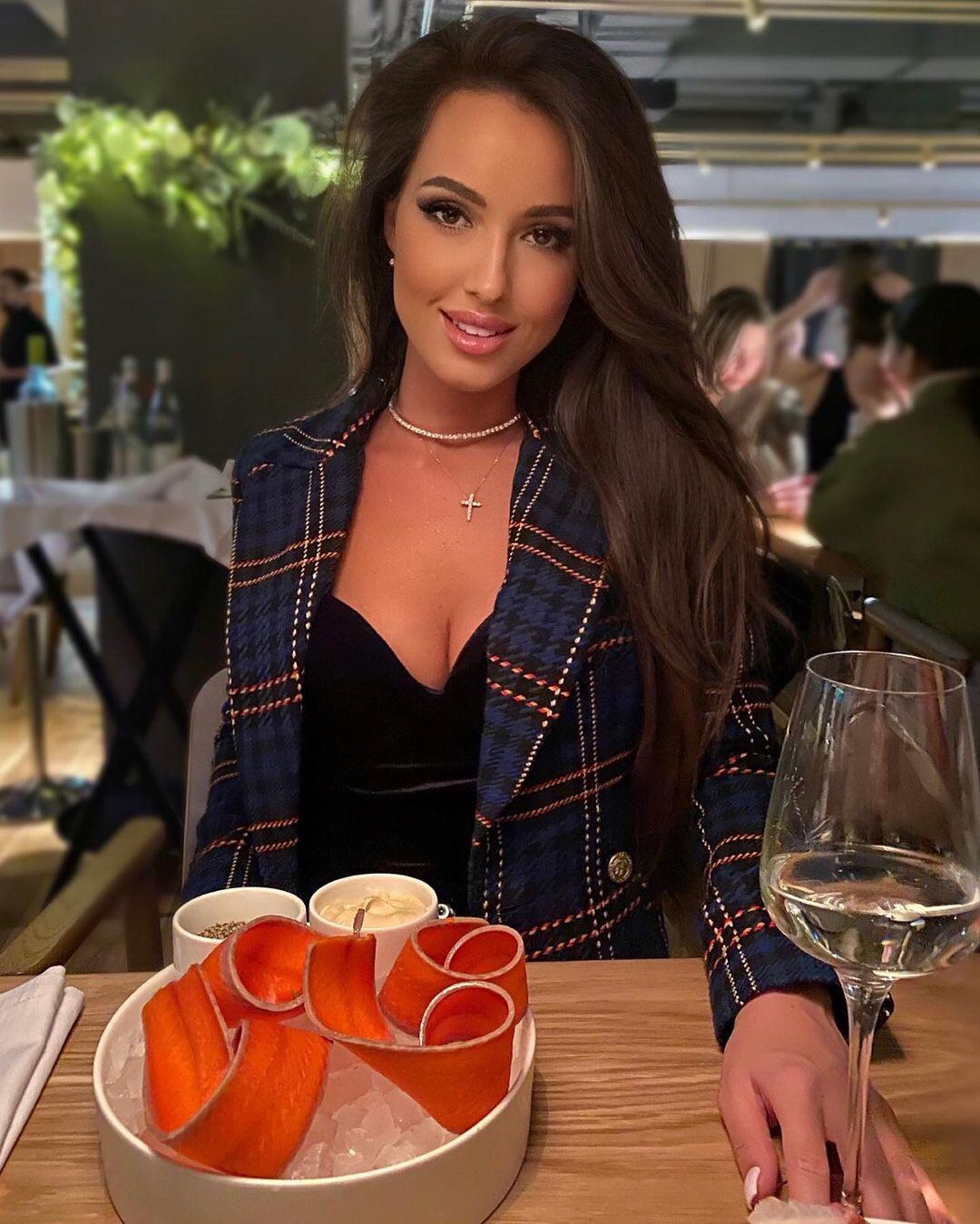 Beautiful Date | Scrolller